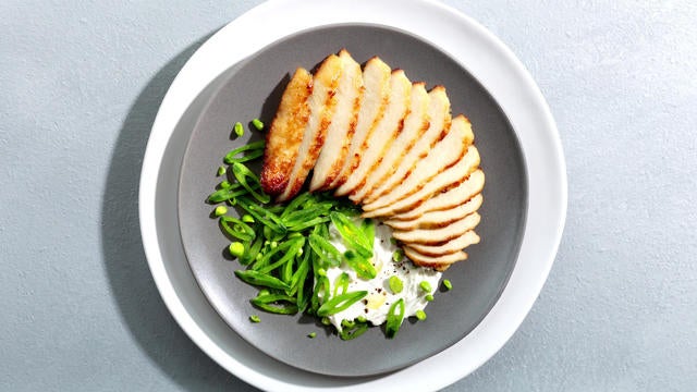 Lab-grown chicken meat gets green light from federal regulators - CBS News