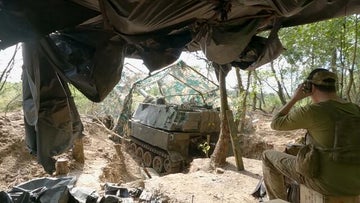 Ukrainian troops near Bakhmut use Howitzers from U.S. to pin Russians ...