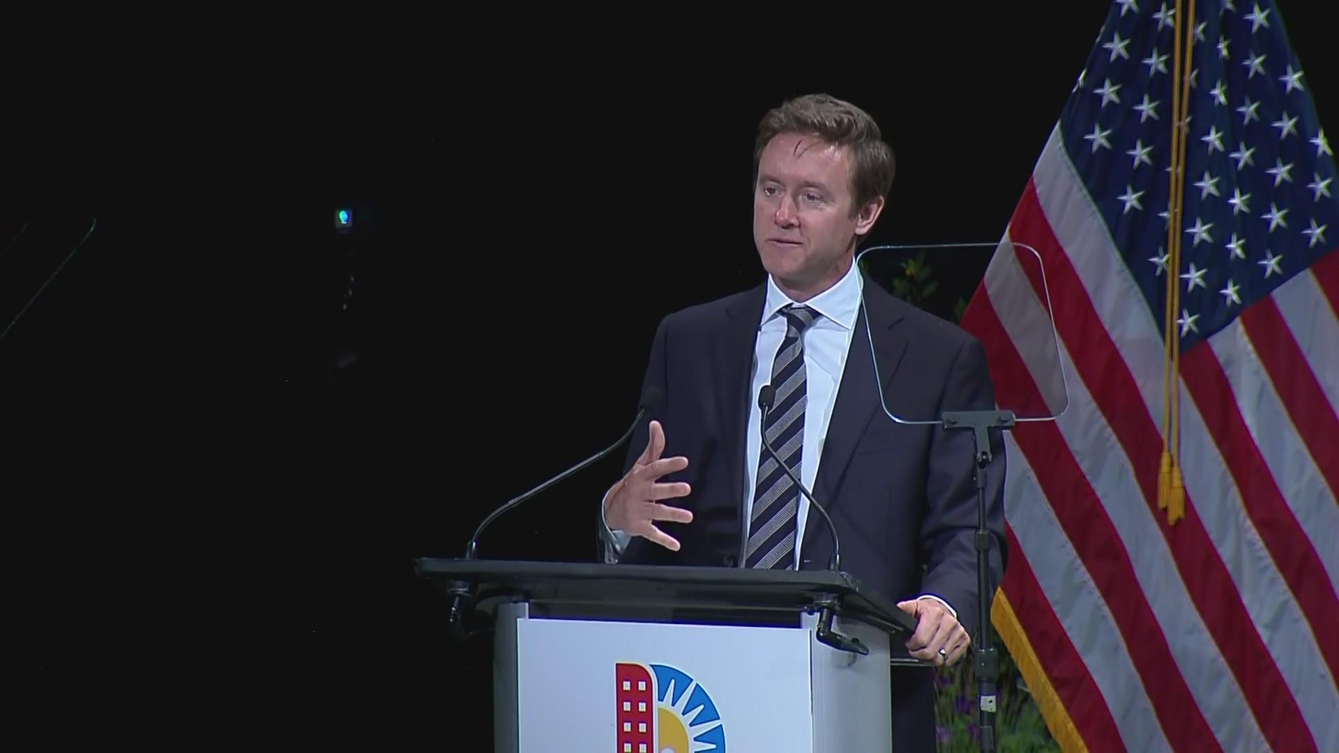 Mike Johnston sworn in as Denver's 46th mayor, shares his "dream" for ...
