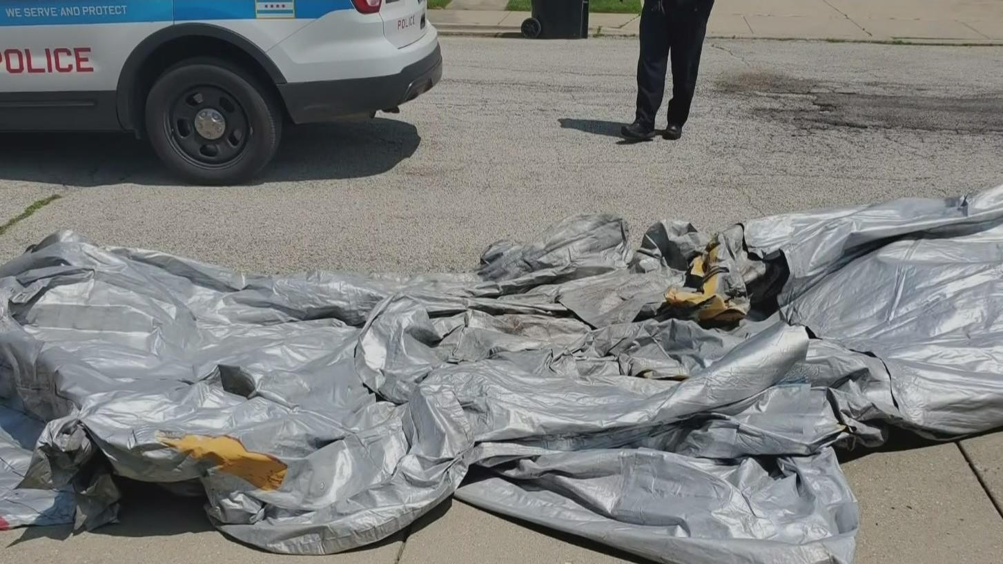 Evacuation slide falls from plane headed to O'Hare Airport - CBS Chicago