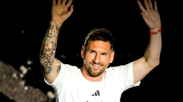 Photos of Lionel Messi with 16-year-old soccer star Lamine Yamal as a ...