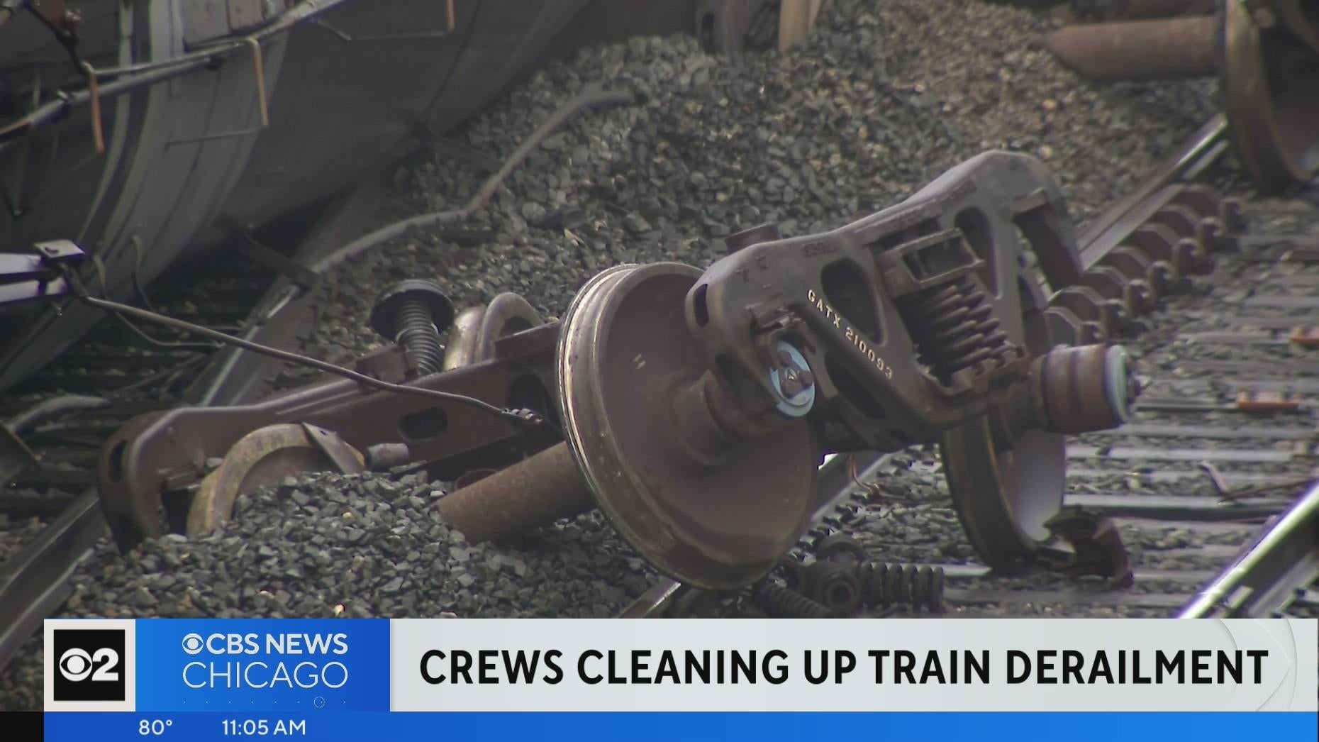 Freight train derails in Riverdale - CBS Chicago