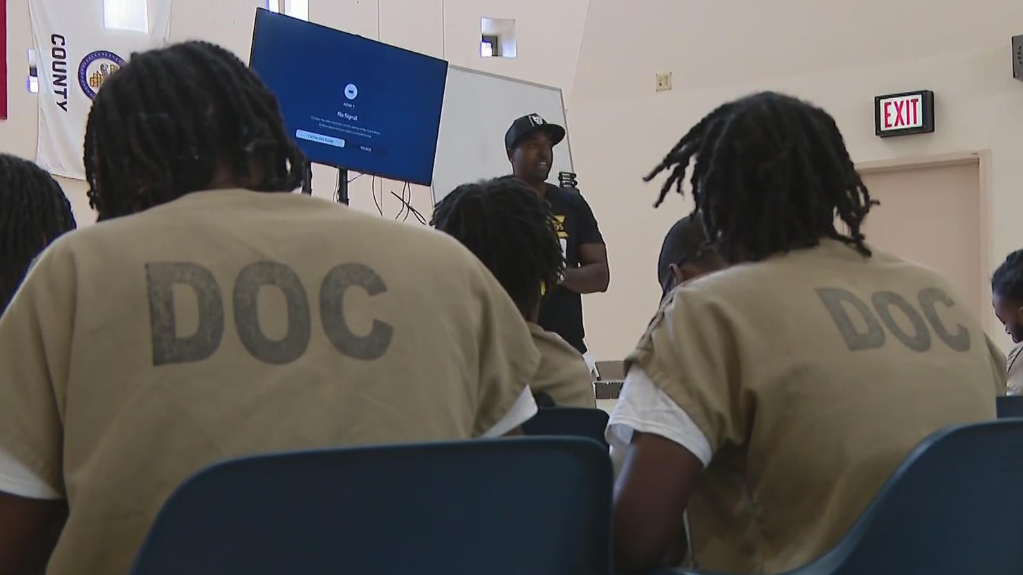 Former Cook County inmate aims to help others escape the odds - CBS Chicago