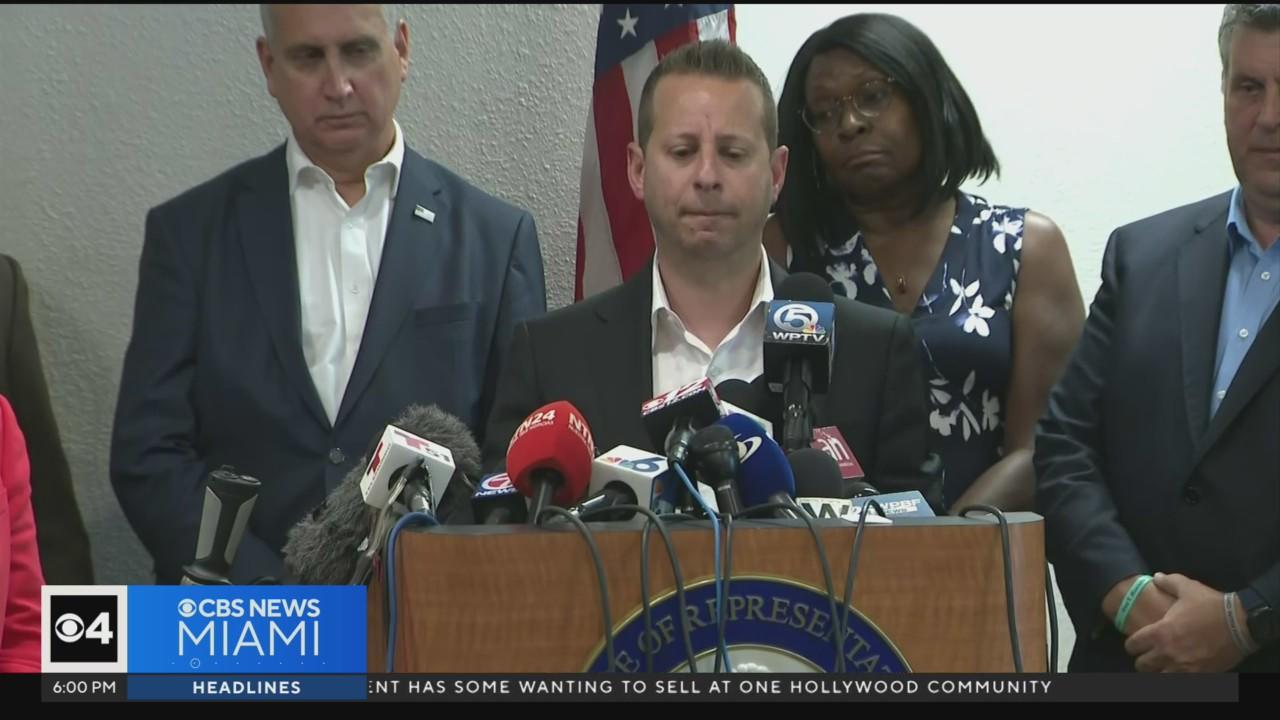 Congressional delegation tours scene of Parkland mass shooting - CBS Miami