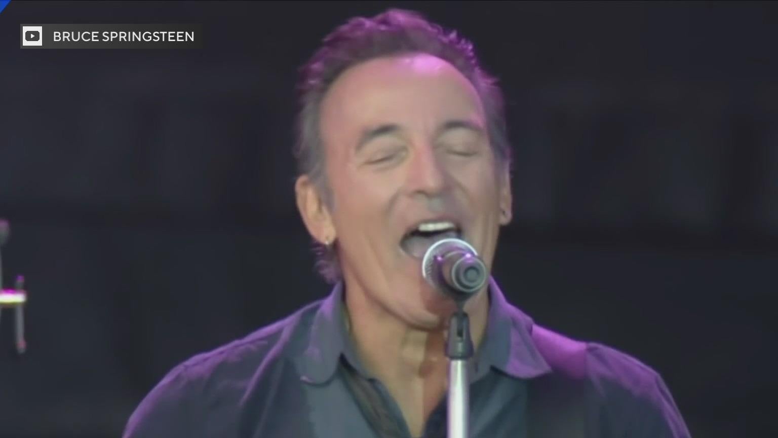 Bruce Springsteen at Chicago's Wrigley Field - CBS Chicago