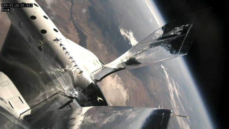 Virgin Galactic launches 2 pilots, 4 passengers to the edge of space ...