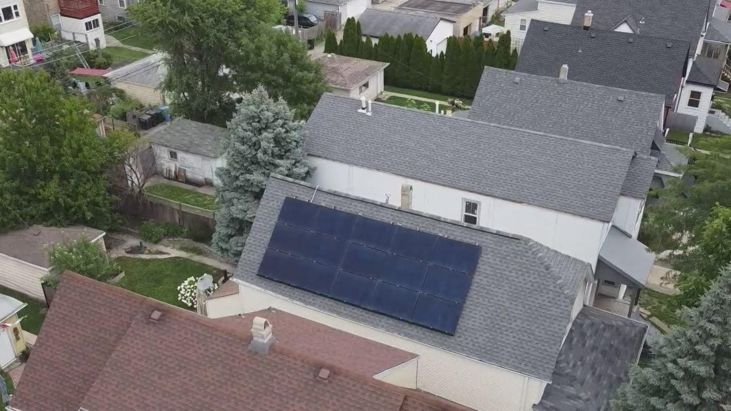 Illinois homeowners benefit from solar energy - CBS Chicago