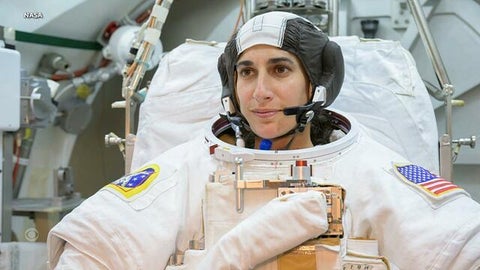 SpaceX Crew Dragon ferries 3-man, 1-woman crew to international space ...