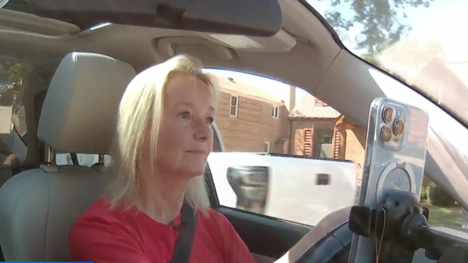 New safety features for female rideshare drivers, passengers - CBS Chicago