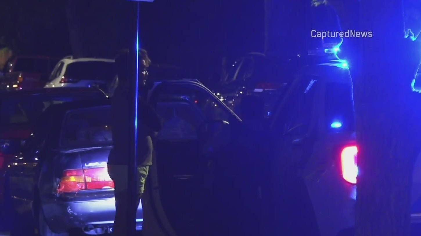 Rideshare driver carjacked at gunpoint in Garfield Park - CBS Chicago