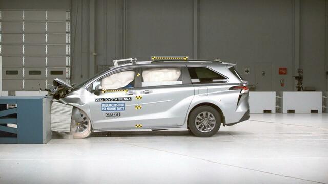 Crash tests show some 2023 minivans may be unsafe for back-seat ...