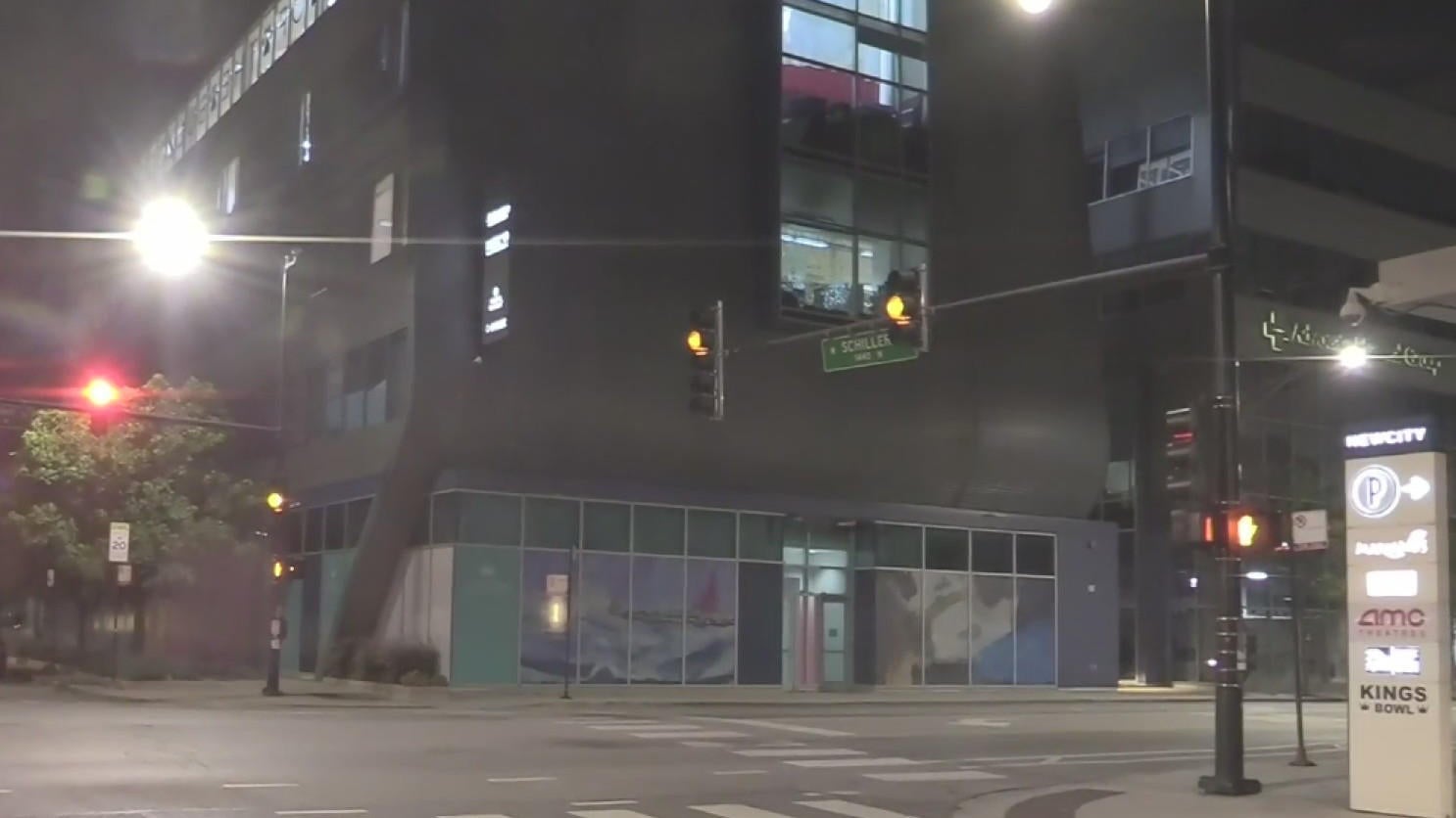 5 people robbed in less than an hour overnight in Chicago - CBS Chicago