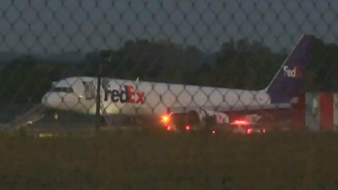 FedEx 757 with landing gear failure crash lands, skids off runway in ...