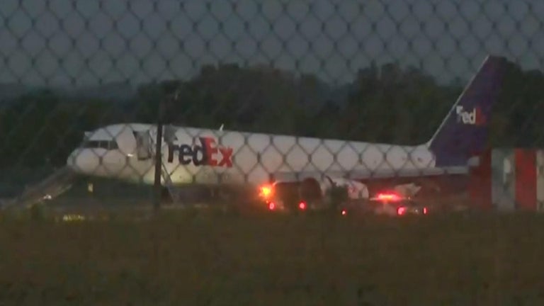 FedEx 757 with landing gear failure crash lands, skids off runway in Chattanooga - CBS News