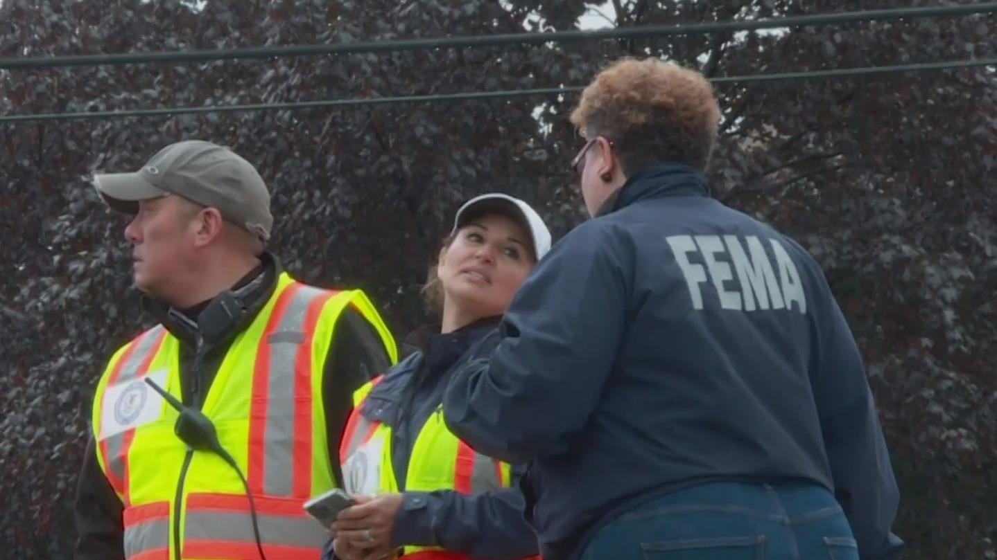 Cook Co., FEMA state door-to-door to help flood victims - CBS Chicago