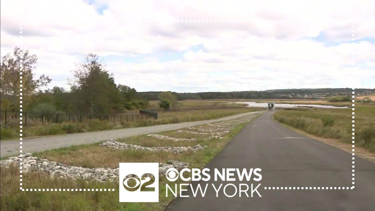 Staten Island park opens on site of former landfill - CBS New York
