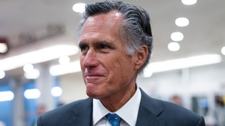 Mitt Romney warns of those who "tear at our unity" in Senate farewell ...