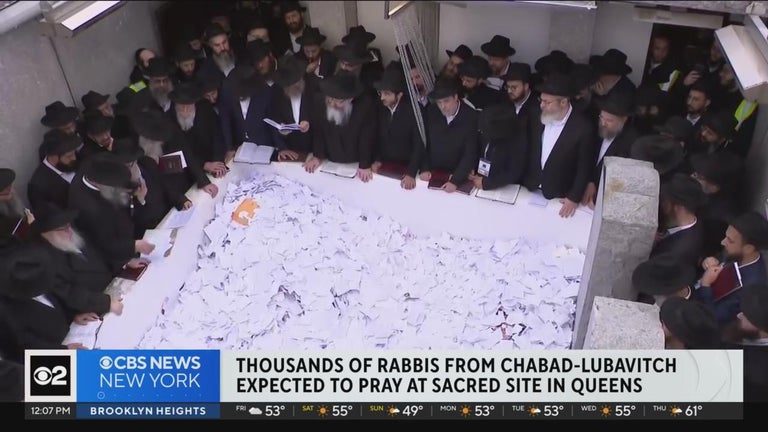 Thousands of rabbis gather in Queens to pray for Israel, humanity - CBS ...