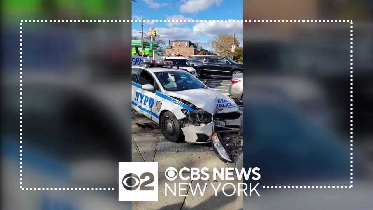 4 hurt in crash involving police car in Queens - CBS New York