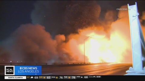 Massive downtown LA pallet fire shuts down 10 Freeway interchange - CBS Los Angeles