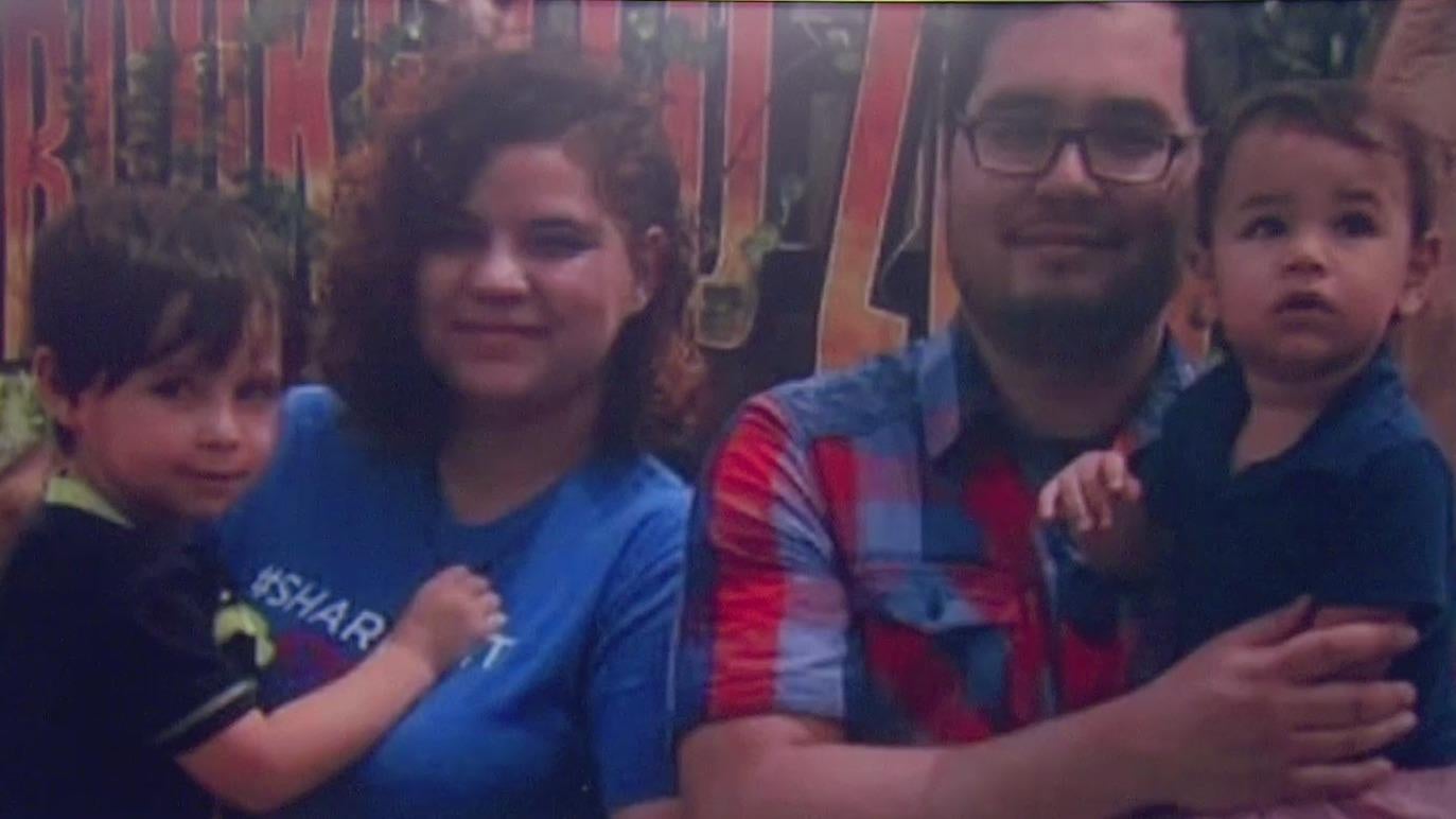 Suspect's girlfriend involved in killing of Chicago area family - CBS ...