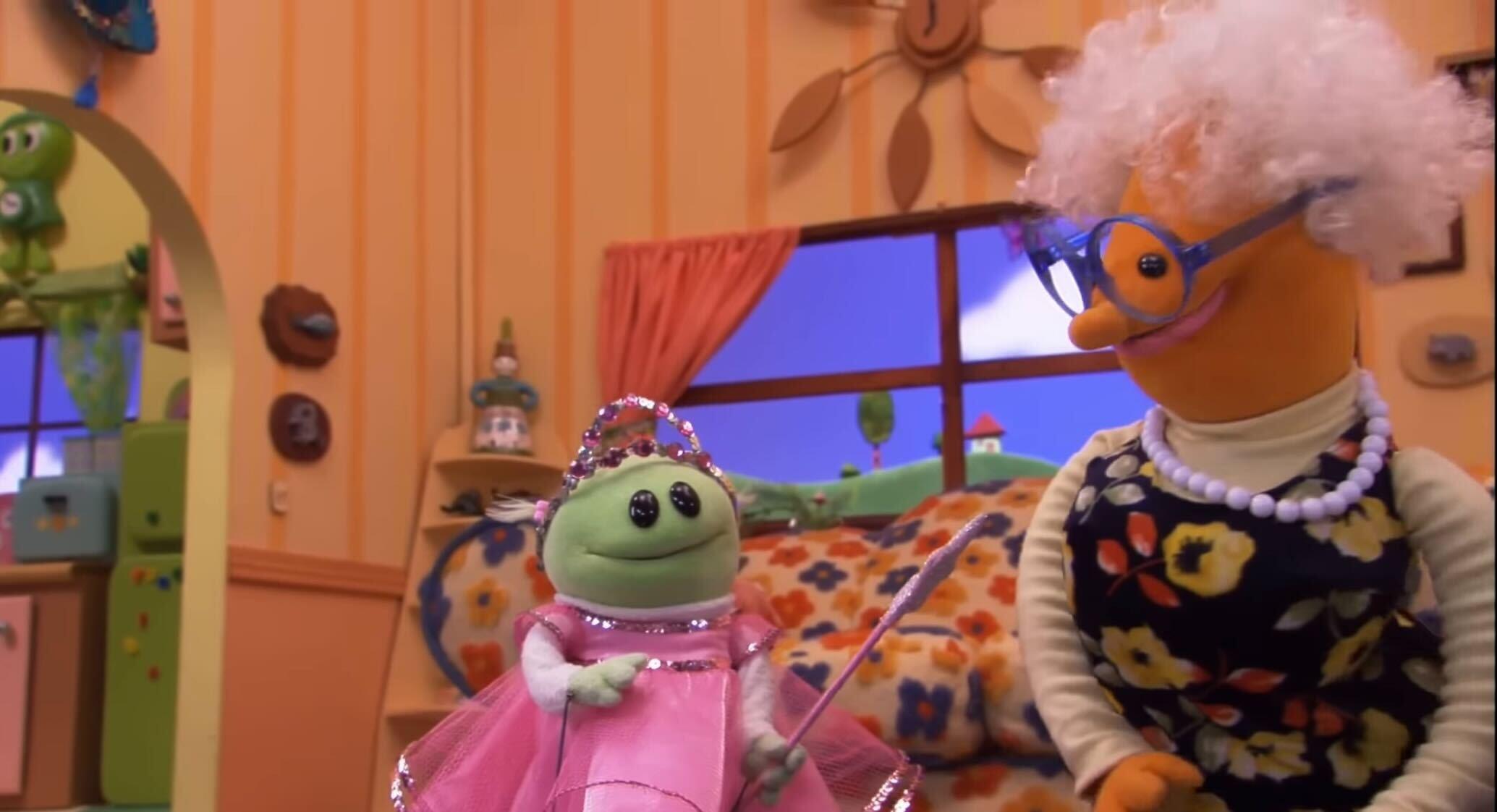 Fans fall in love with Mona, puppet from Nanalan' on Tiktok - CBS Chicago