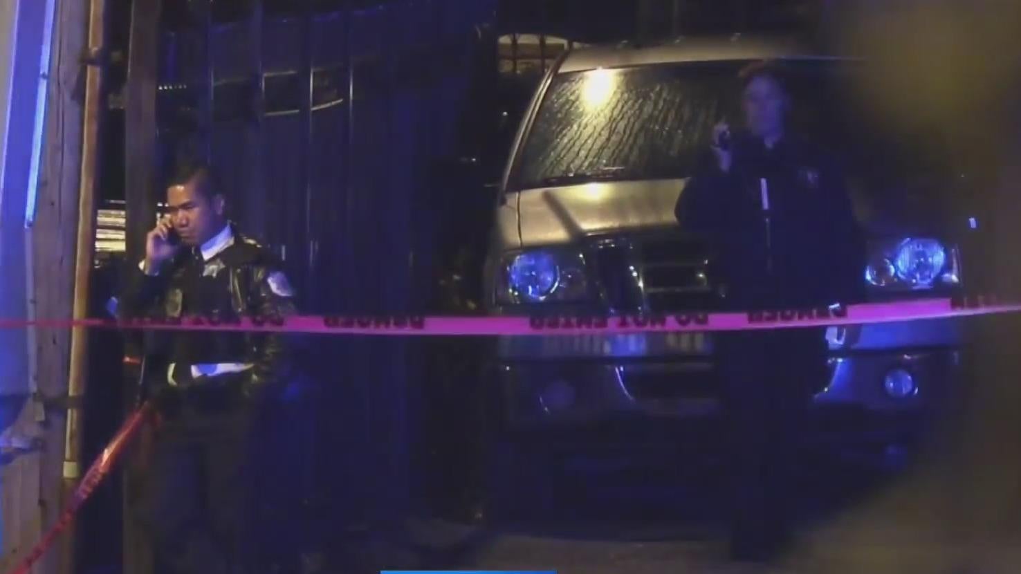 1 dead after CCL holder returns fire at 2 gunmen on Chicago's West Side - CBS Chicago