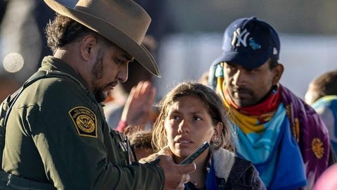 Migrants cross U.S. border in record numbers, undeterred by Texas ...