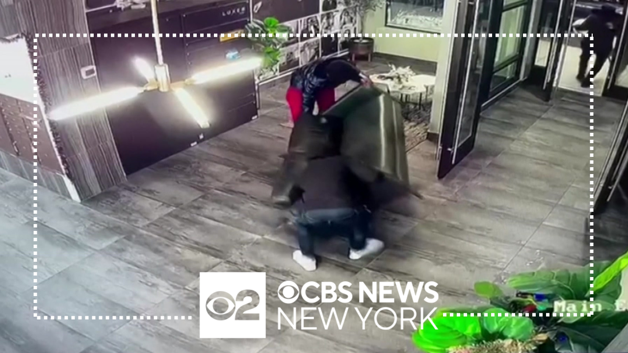 4 men caught on camera stealing furniture from Harlem apartment ...