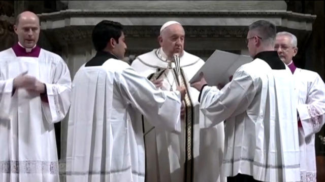 Pope Francis blasts the weapons industry, appeals for peace in ...