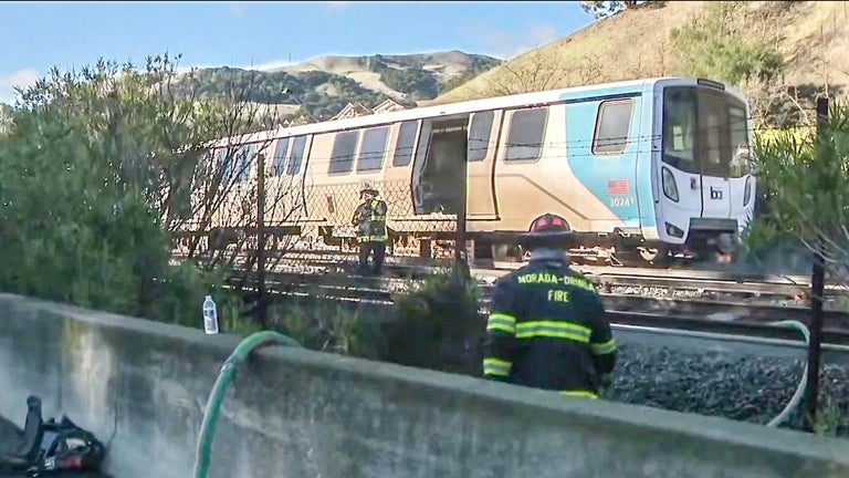 BART train derails, catches fire between Orinda and Lafayette stations ...