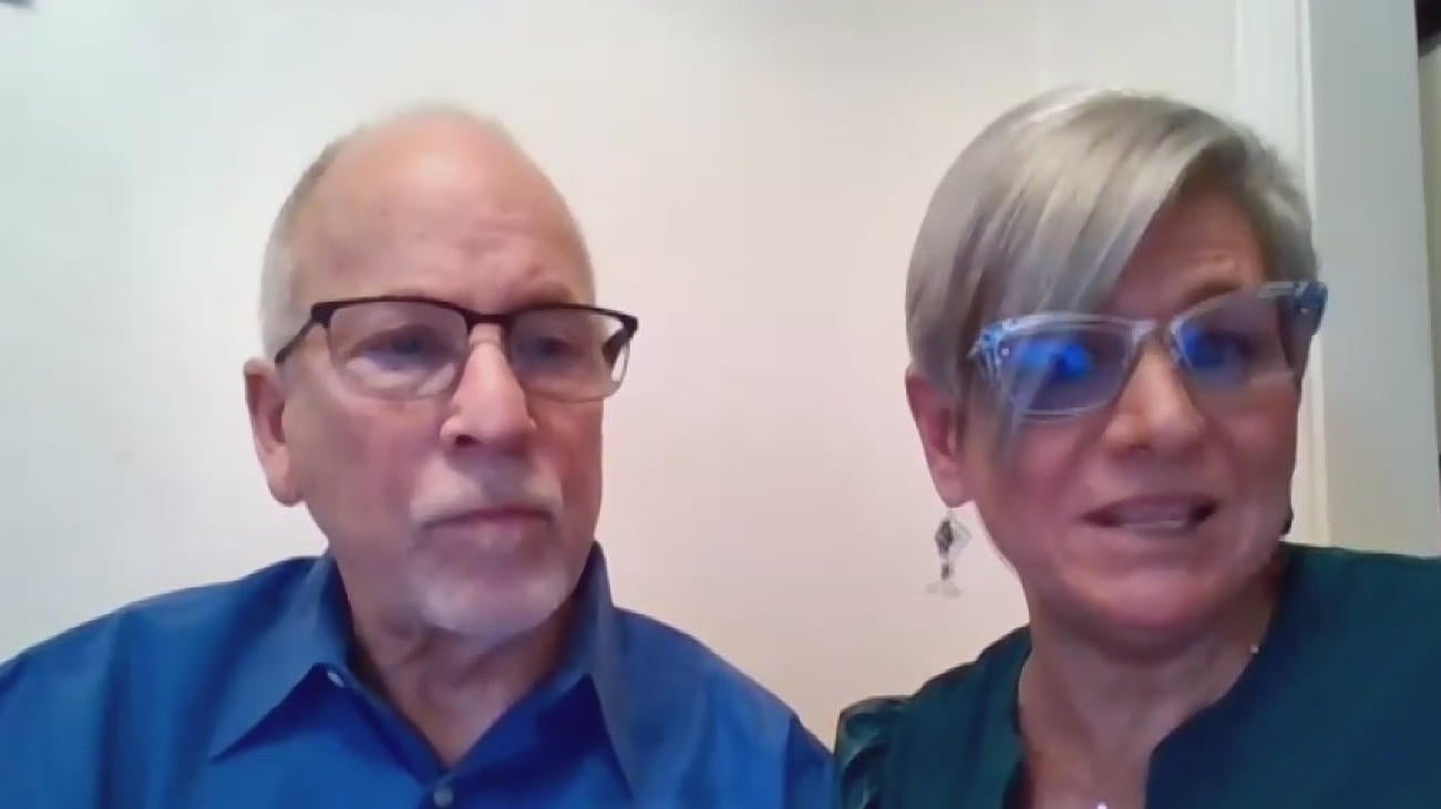 Chicago area seniors tricked into spending $6,000 on gift card scam ...