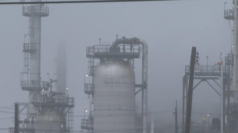 Leak from Indiana oil refinery storage tank causes odor in south ...