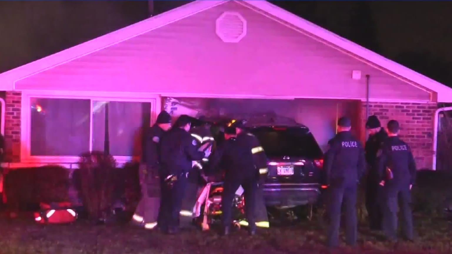 Car slams into house in Chicago suburb - CBS Chicago