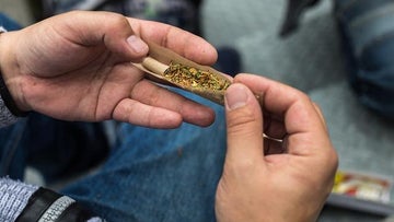 What is cannabis-induced psychosis? Psychiatrist shares what to know ...