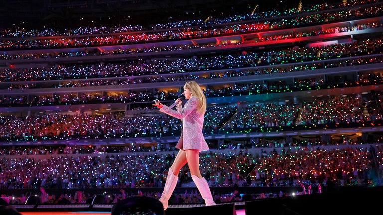 Frustrated Taylor Swift fans battle ticket bots and Ticketmaster - CBS News
