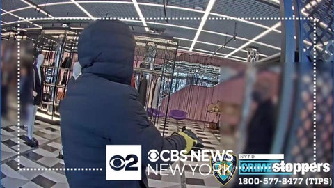 Brazen gunpoint robbery of NYC Gucci store caught on video - CBS New York