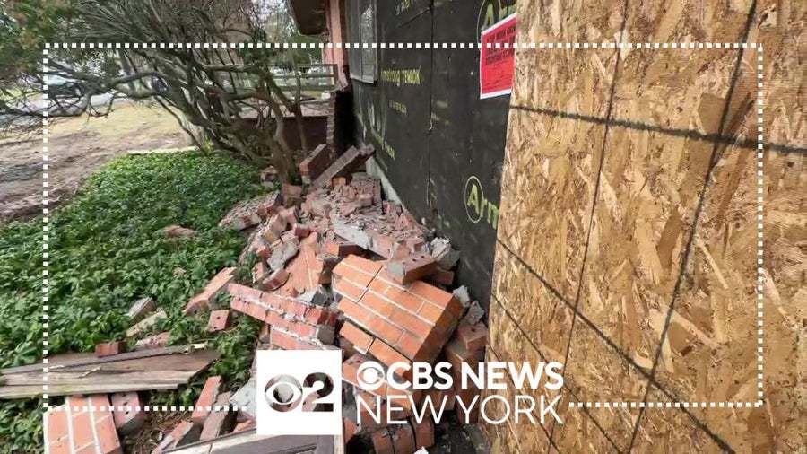 Explosion rocks New York home on first night of rental as family moves ...