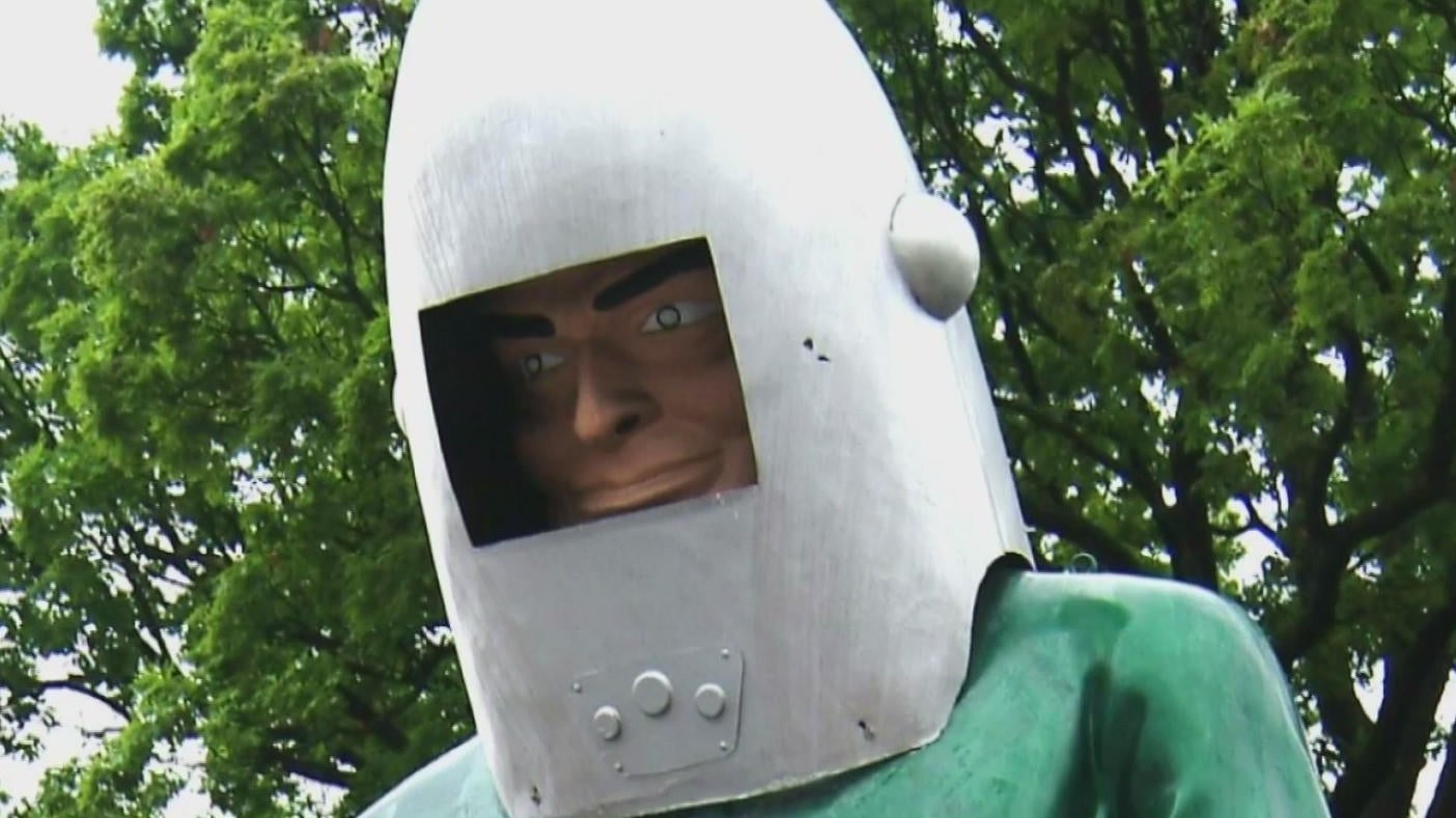 Gemini Giant statue along old Route 66 southwest of Chicago is up for ...