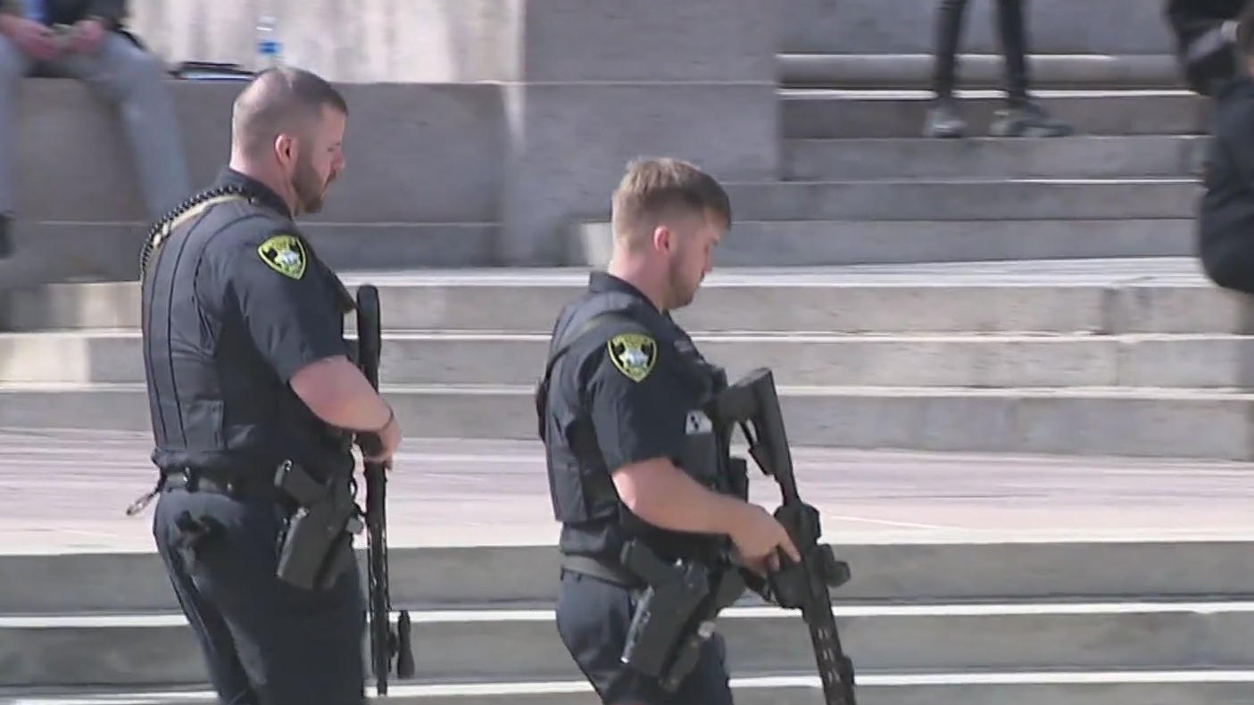 Illinois State Capitol placed on lockdown for hours due to threat - CBS ...