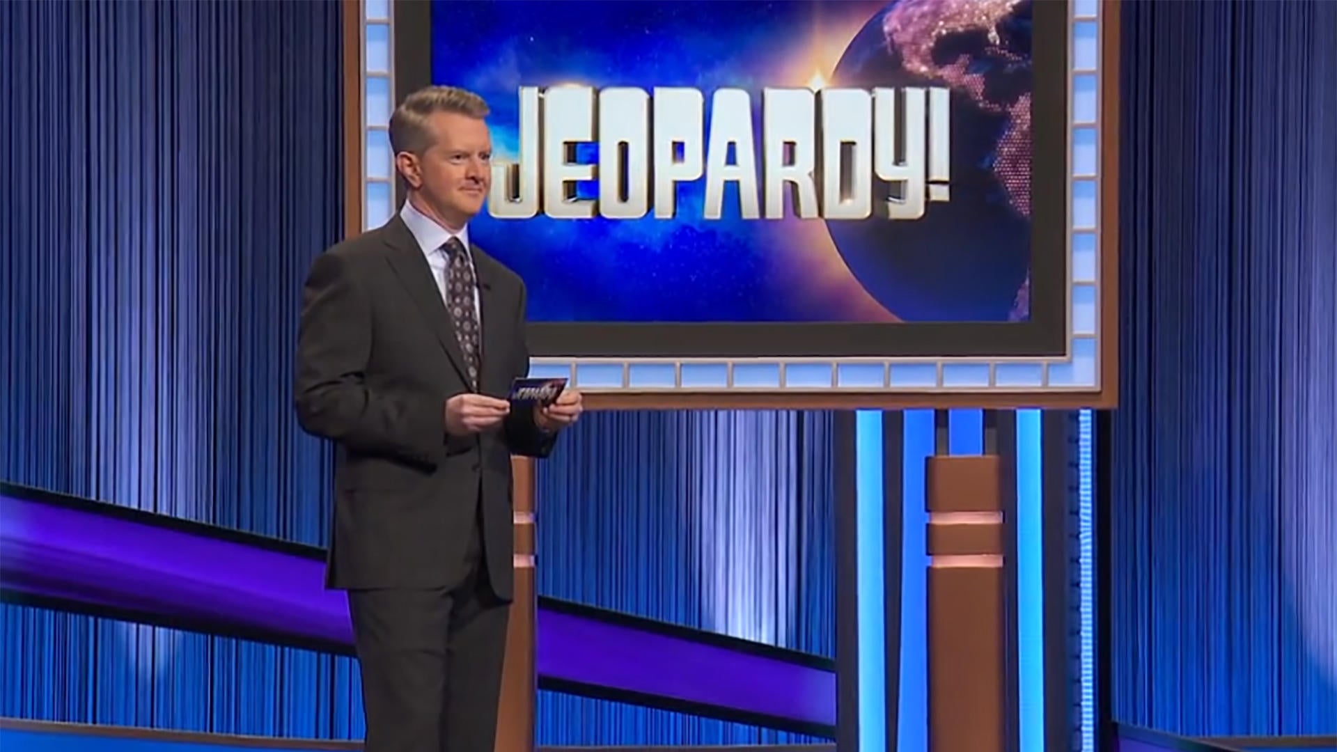 Posing questions to "Jeopardy!" champion-turned-host Ken Jennings - CBS ...