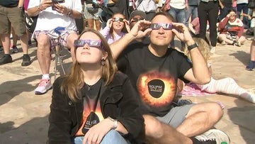 Did you look at the solar eclipse too long? Doctors explain signs of ...