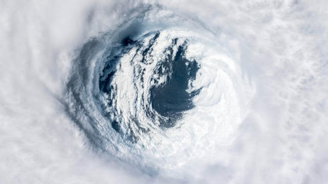 Experts predict "extremely active" Atlantic hurricane season - CBS News