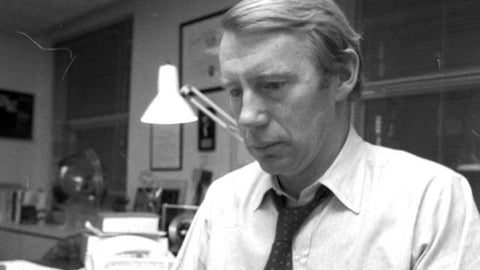 Robert MacNeil, longtime anchor of PBS "NewsHour" nightly newscast ...