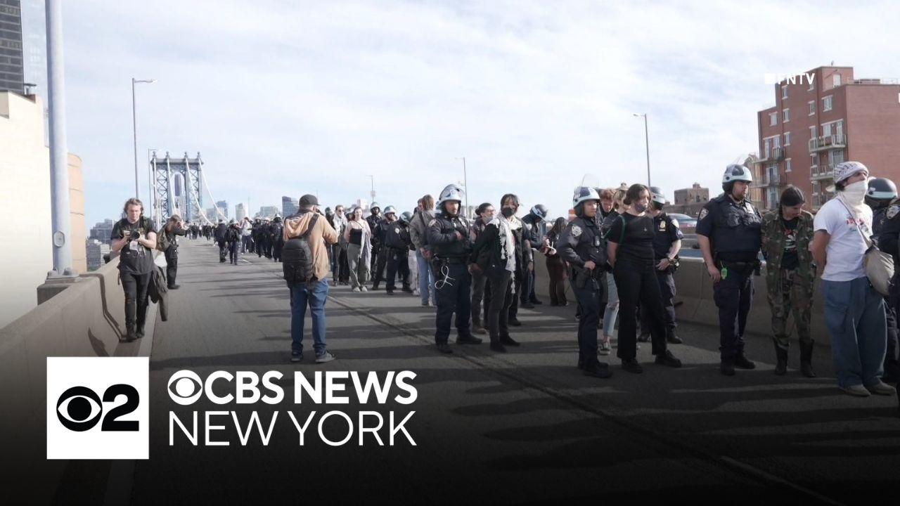 Protesters arrested after blocking traffic on Manhattan Bridge - CBS ...