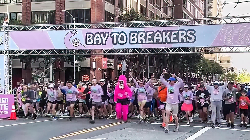 San Francisco Bay To Breakers Returns For Its 113th Year Cbs San