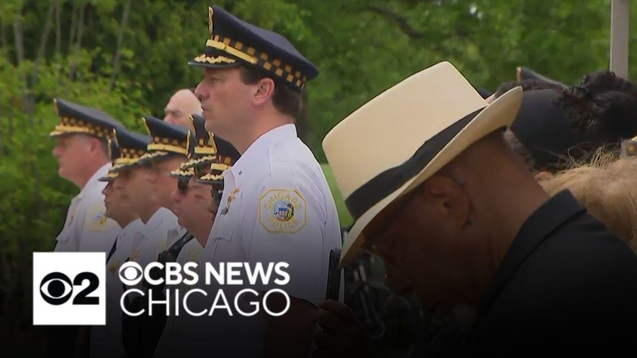 Loved ones honor CPD Officer Thomas Wortham at Gold Star Families ...