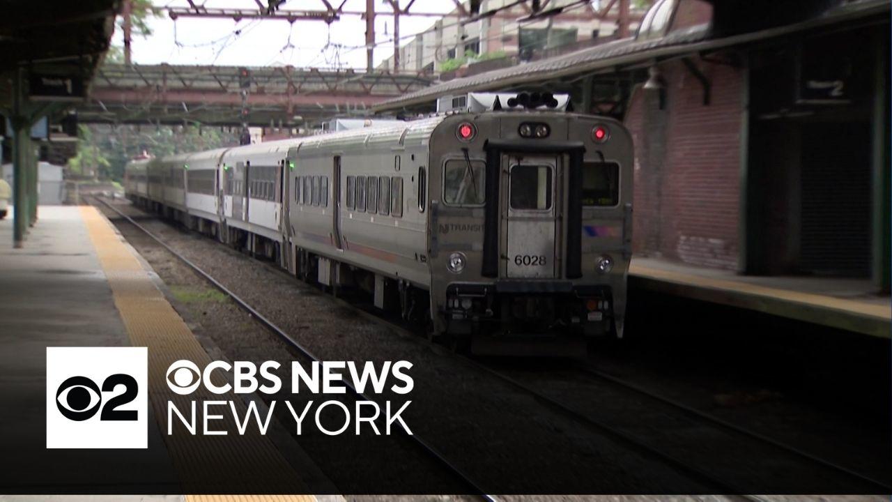 Amtrak power outage "an unmitigated disaster," New Jersey Gov. Phil ...