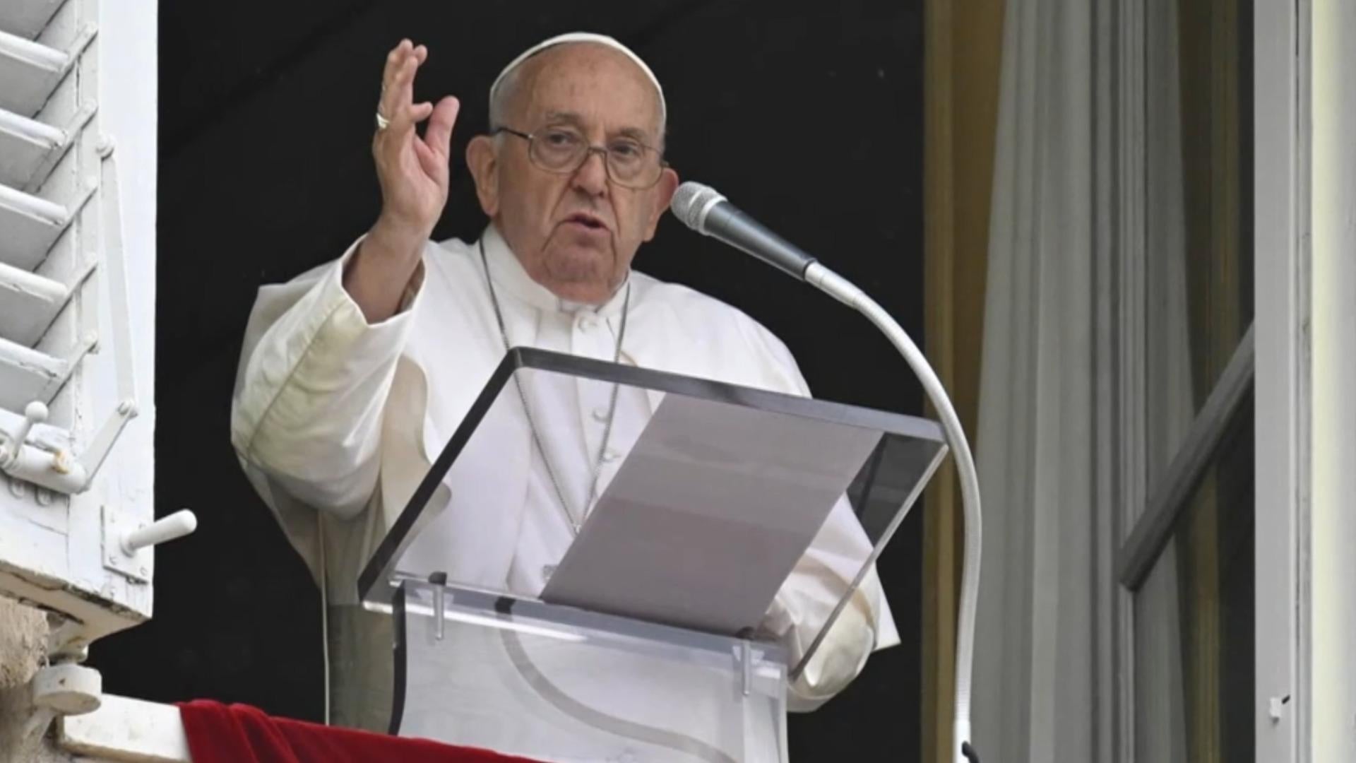 Pope Francis apologizes after being quoted using homophobic slur - CBS News