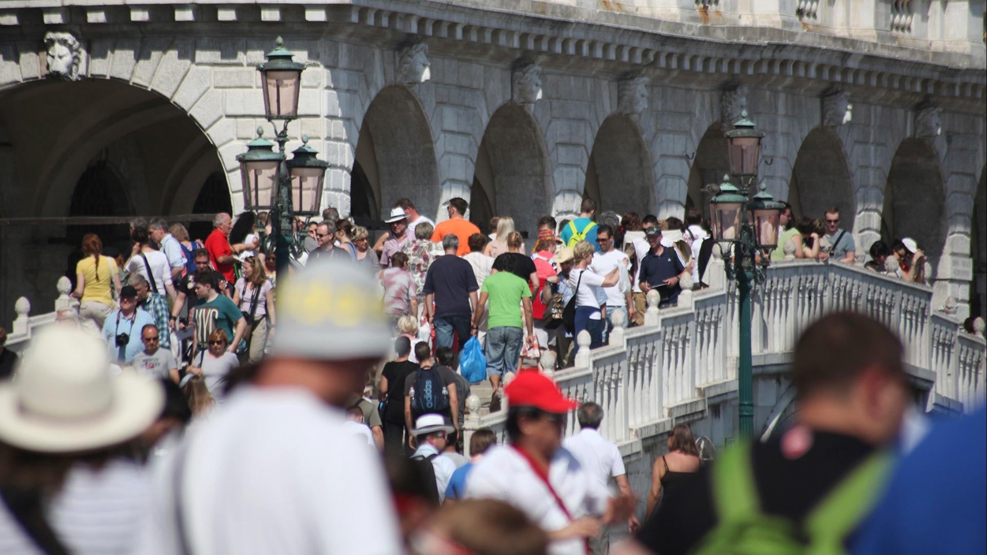 Alaska set to limit daily number of cruise ship passengers who can ...